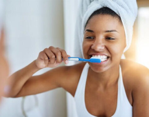 Should you wet your toothbrush before or after using the toothpaste ...